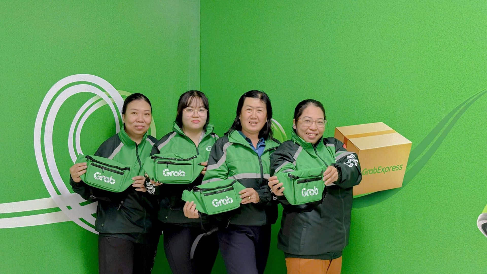 Grab tặng hơn 40.000 đồng phục mới cho đối tác tài xế | Grab VN