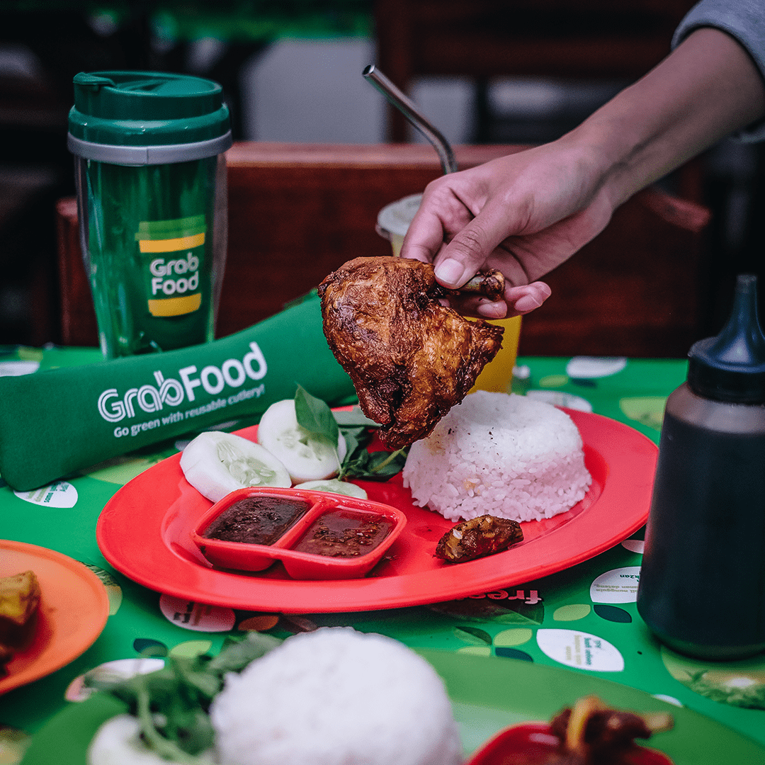 Jangan lupa ke Bebek Palupi di Surabaya. Maknyuzzz! | Grab ID