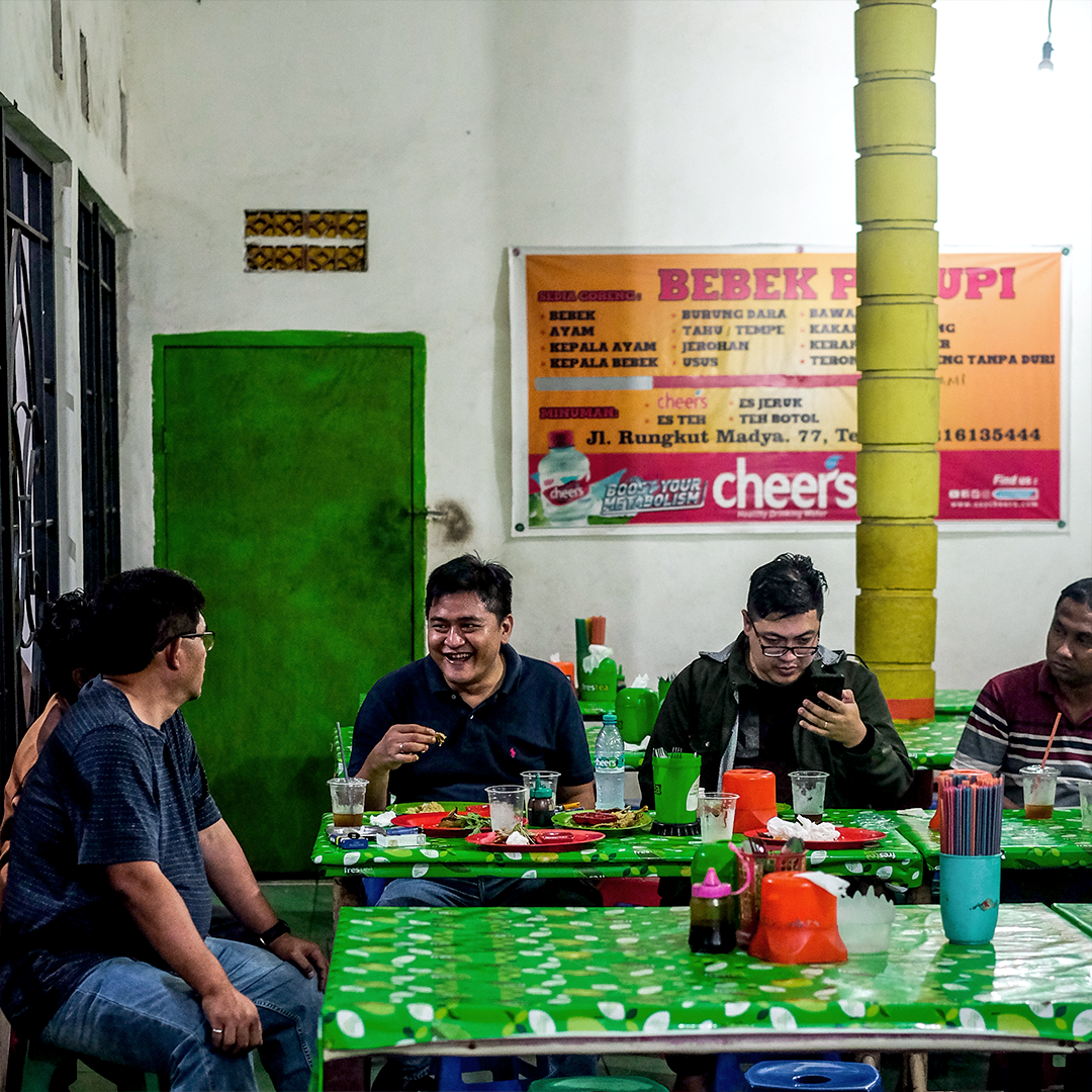 Jangan lupa ke Bebek Palupi di Surabaya. Maknyuzzz! | Grab ID